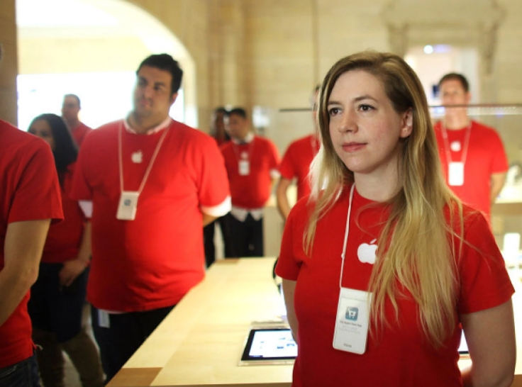 原来苹果直营店员工制服颜色不是只有「一种蓝」？ 你看过绿色、红色、橘色跟浅蓝色的苹果直营店员工吗？ - 掘金咖